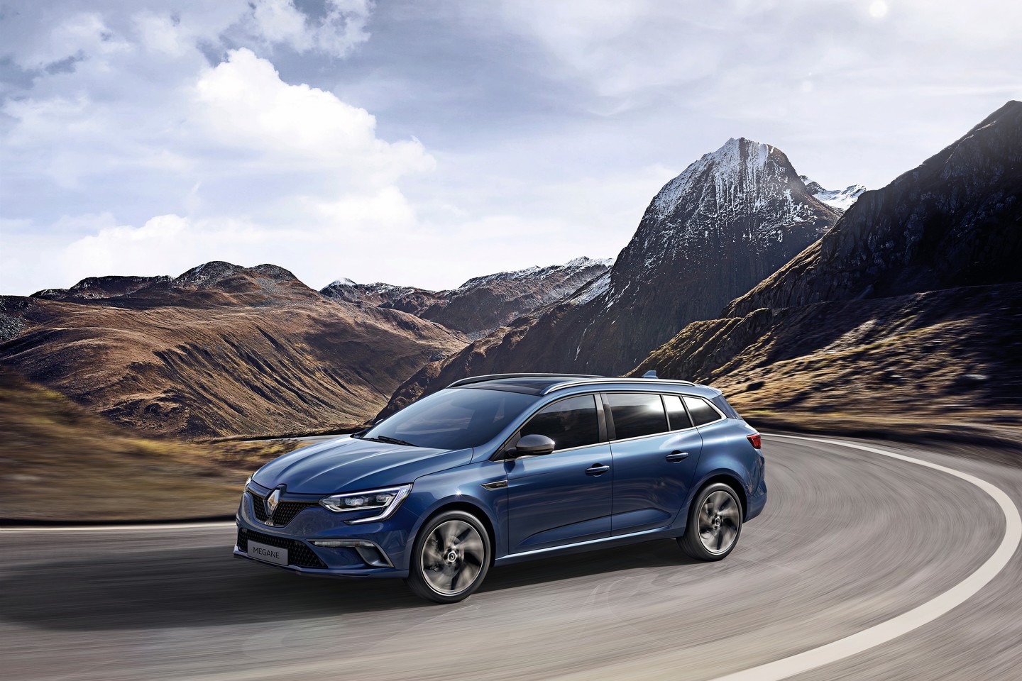 Renault Megane Estate'den ilk resmi detaylar