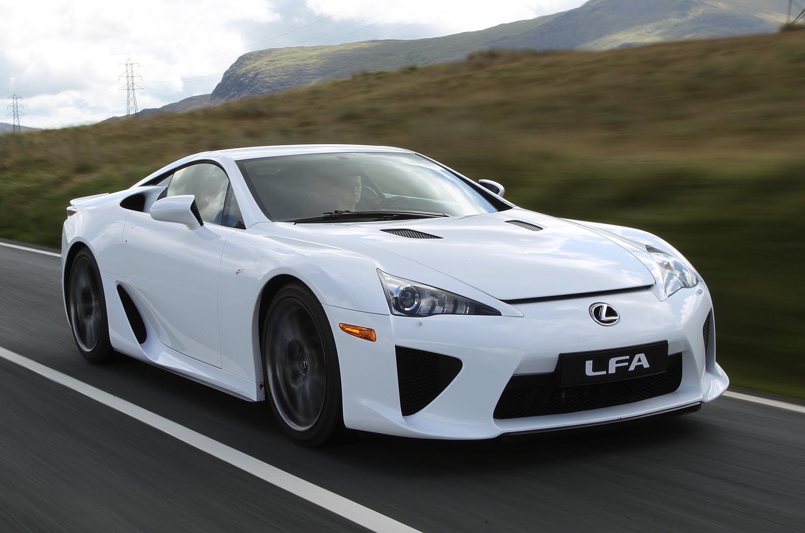 Ufukta yeni Lexus LFA görünmüyor