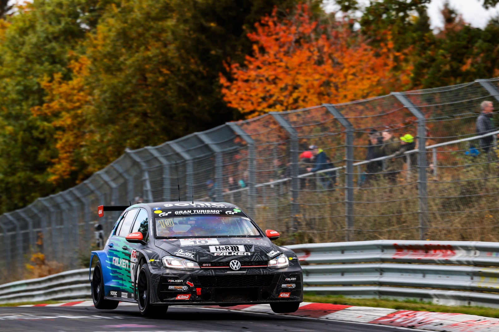 Emir Aşarı şampiyonluğa bir yarış uzakta - OTOPARK.COM